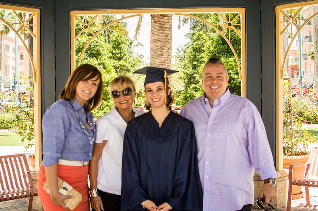 7 Timeless Graduation Photo Poses - Printique, An Adorama Company