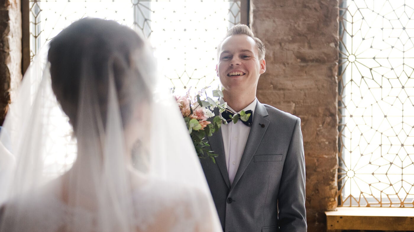 Choosing the Right Wedding Photos for Your Album - Printique